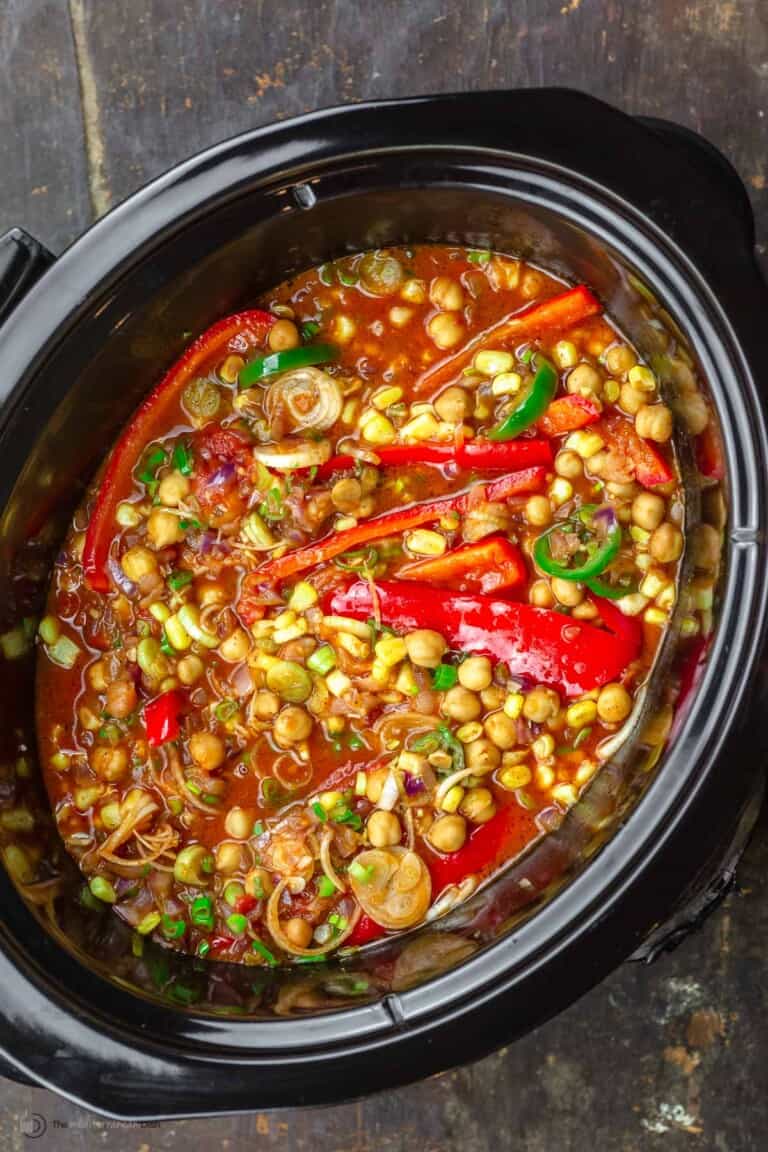 Vegan Chickpea Chili (Slow Cooker & Stovetop) l The Mediterranean Dish