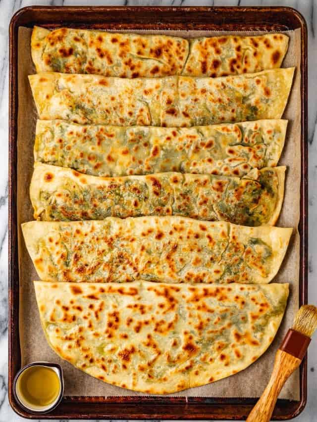 Turkish Gözleme (Spinach And Feta Stuffed Flatbread) - The ...