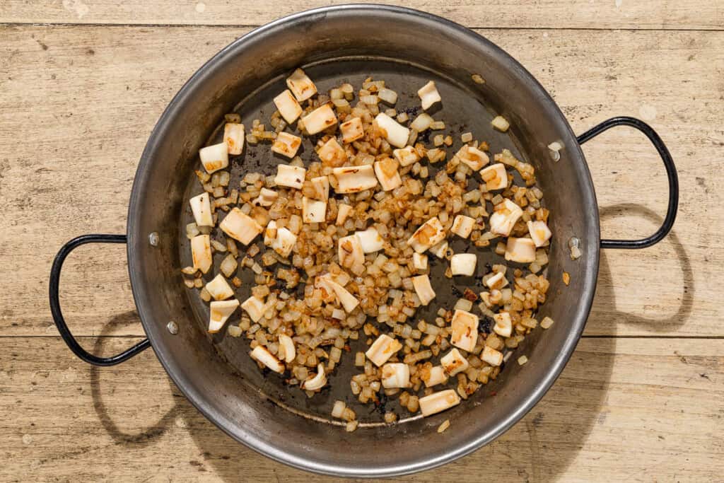 Fideua (Spanish Seafood Vermicelli) |The Mediterranean Dish